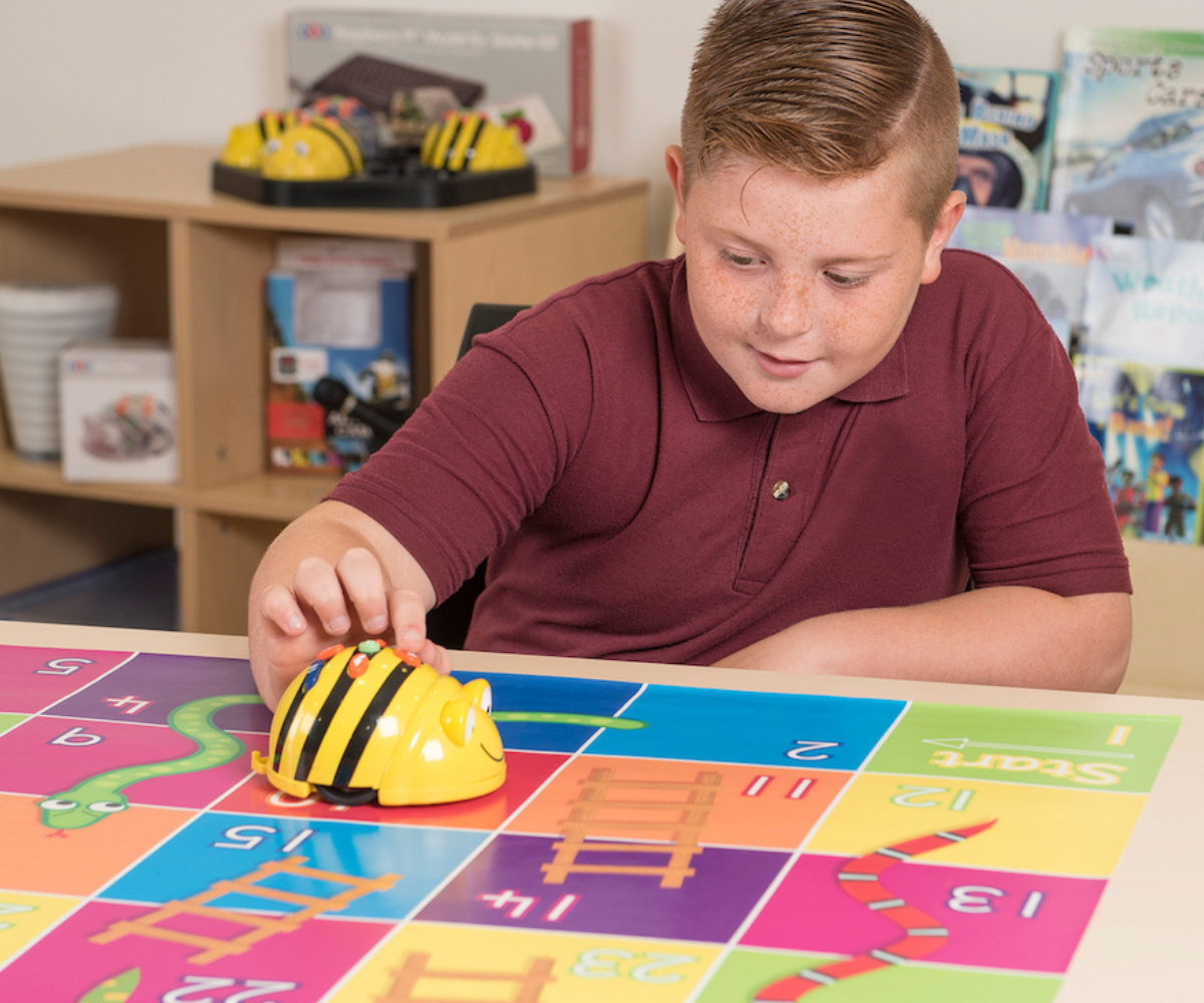 TTS Bee-Bot 2.0 – 6 roboti ja laadimisaluse komplekt